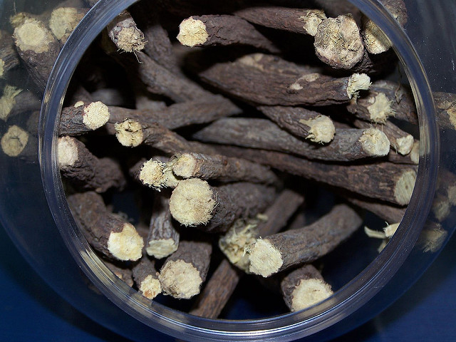 عرق السوس بين فوائده ومضاره - كبسولة